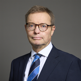 Official portrait for Lord Mackinlay of Richborough - MPs and Lords ...